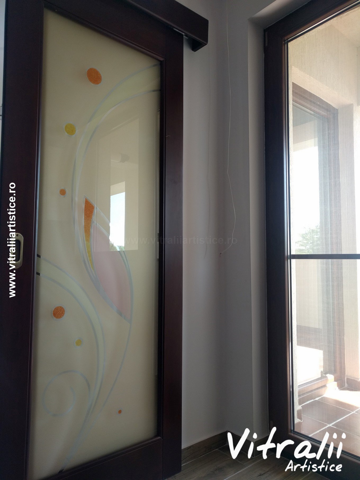 Sticla sablata colorata cu microcristale de sticla | Vitralii Artistice